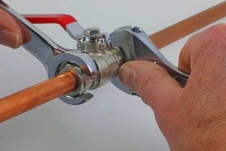 Comment assembler et utiliser les raccords à compression | Tameson.fr